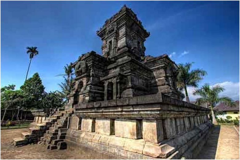 The Mystical Singhasari Temple & Dvarapala Statue - Tugu Hotels ...